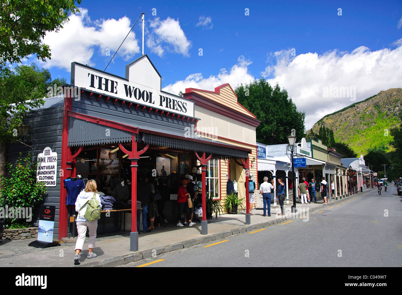 Colonial shop fronts on Buckingham Street, Arrowtown, Otago Region ...