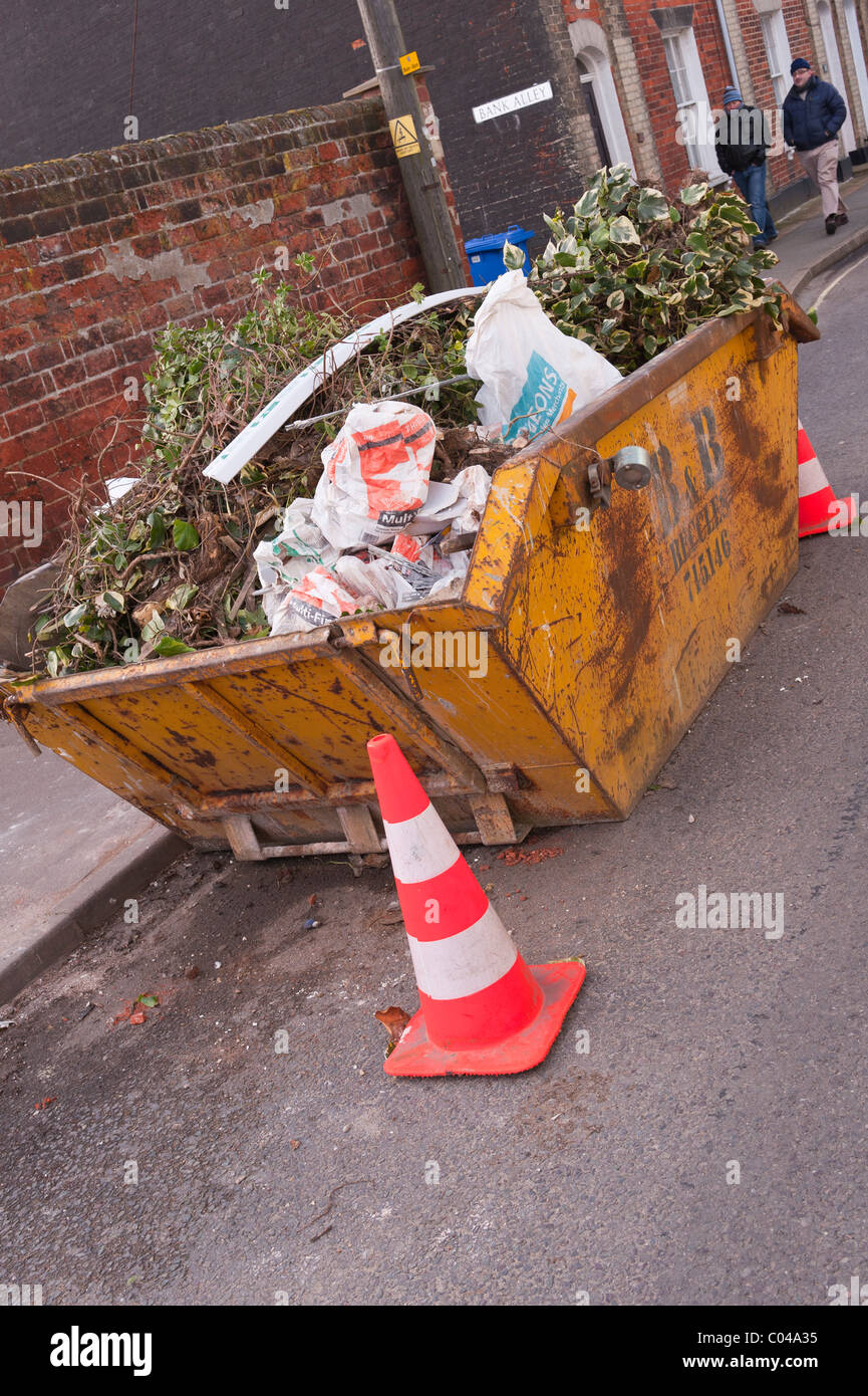 Builders rubbish hi-res stock photography and images - Alamy