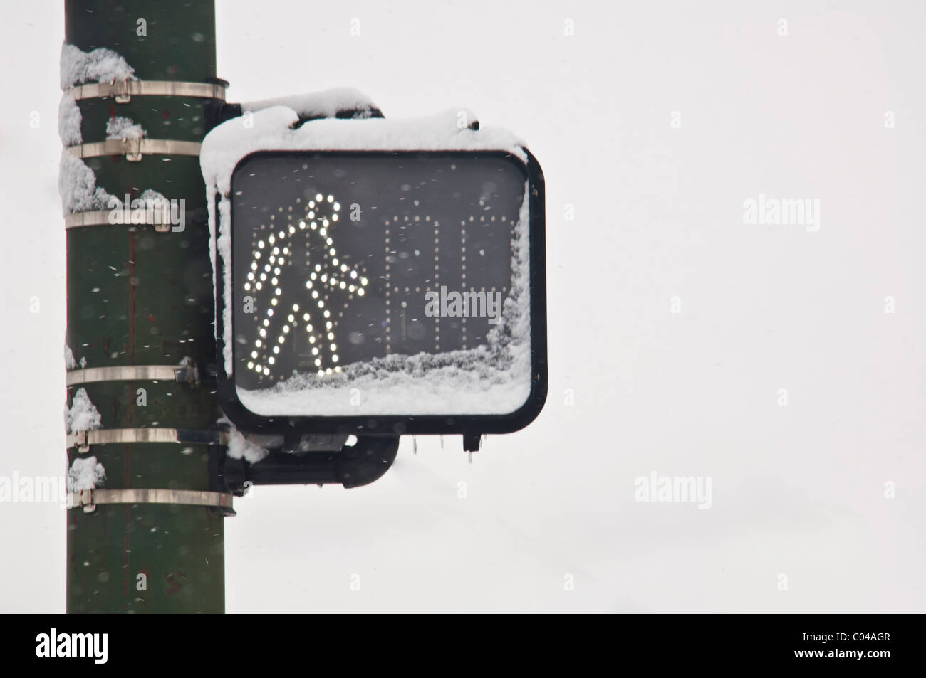 Cross-walk signal in snow showing walk sign Stock Photo - Alamy