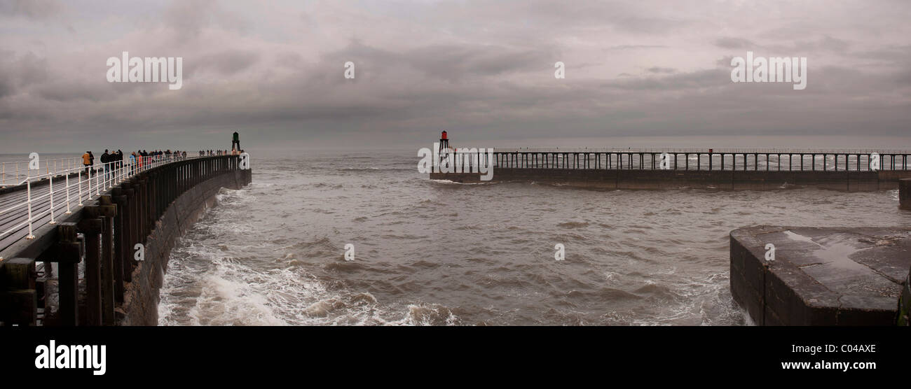 whitby harbour entrance pier Stock Photo - Alamy