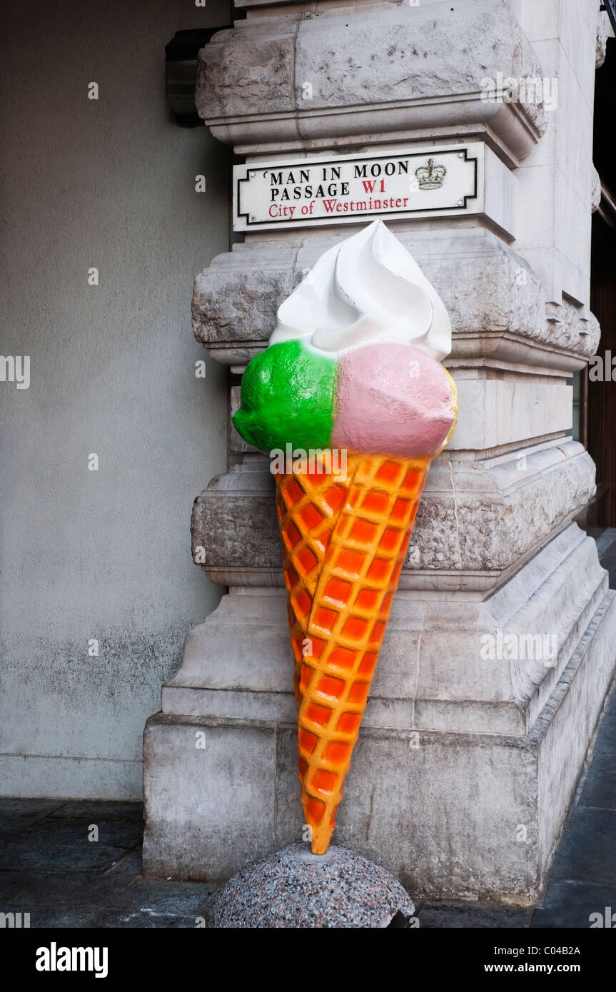 Man in Moon Passage, Piccadilly, W1, City of Westminster, London ...