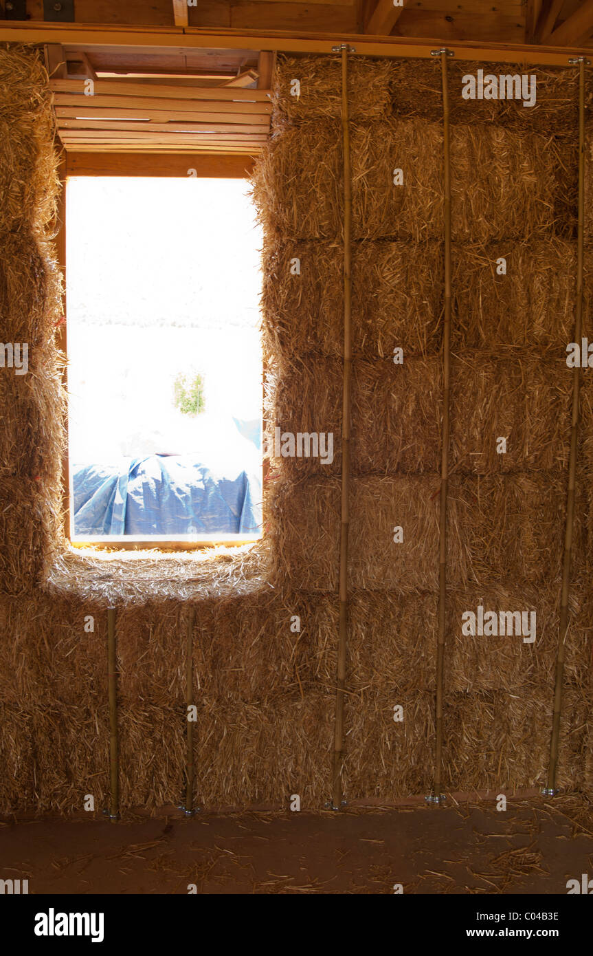 Natural straw insulation hi-res stock photography and images - Alamy