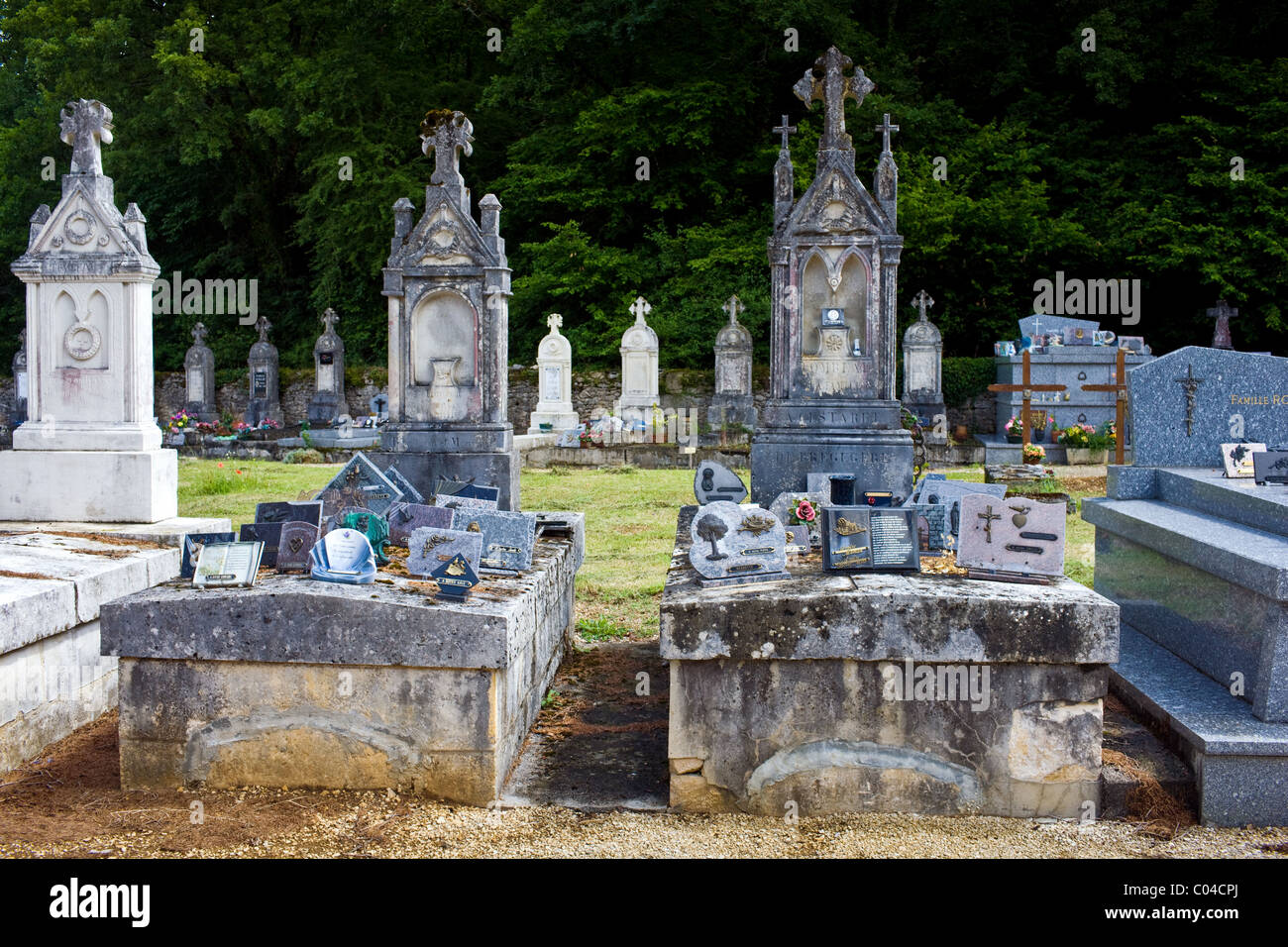 Graveyard tomb death grave hi-res stock photography and images - Alamy