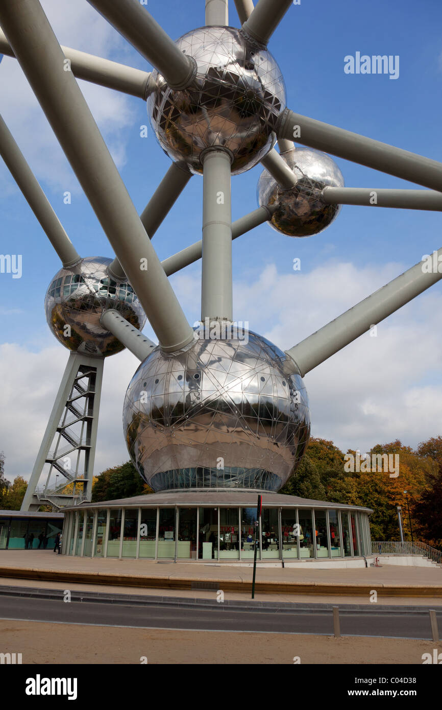World famous landmark atomium hi-res stock photography and images - Alamy