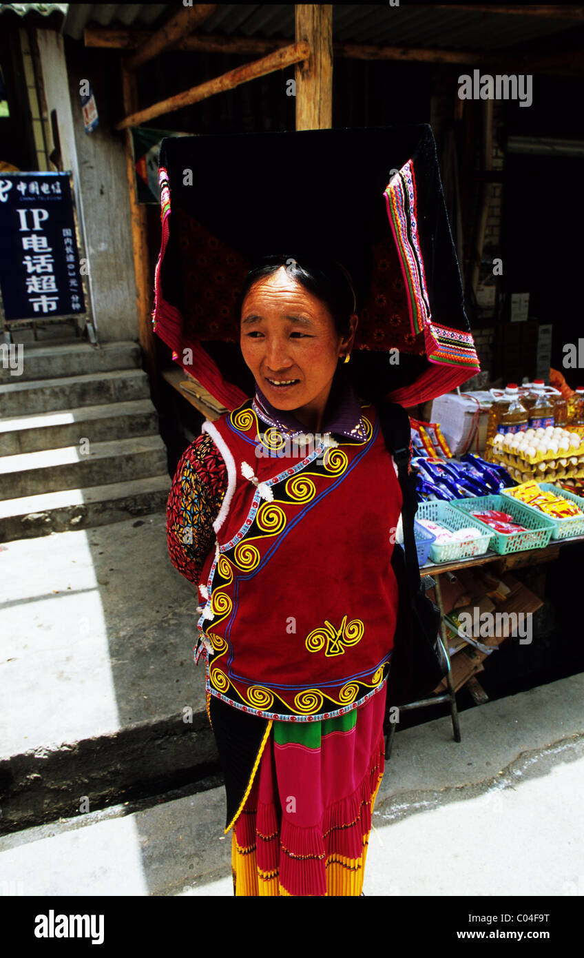 A colorful Yi woman Stock Photo - Alamy