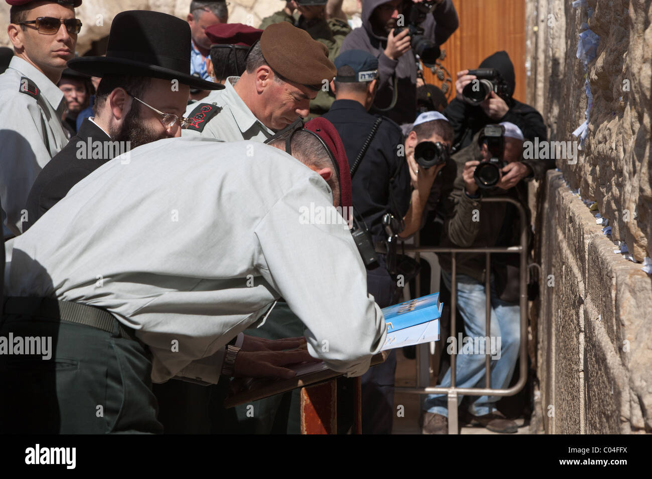 New IDF Chief of Staff, Benny Gantz, Prays for Devine Support at The ...