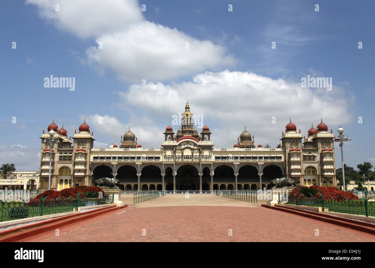 Mysore palace hi-res stock photography and images - Alamy