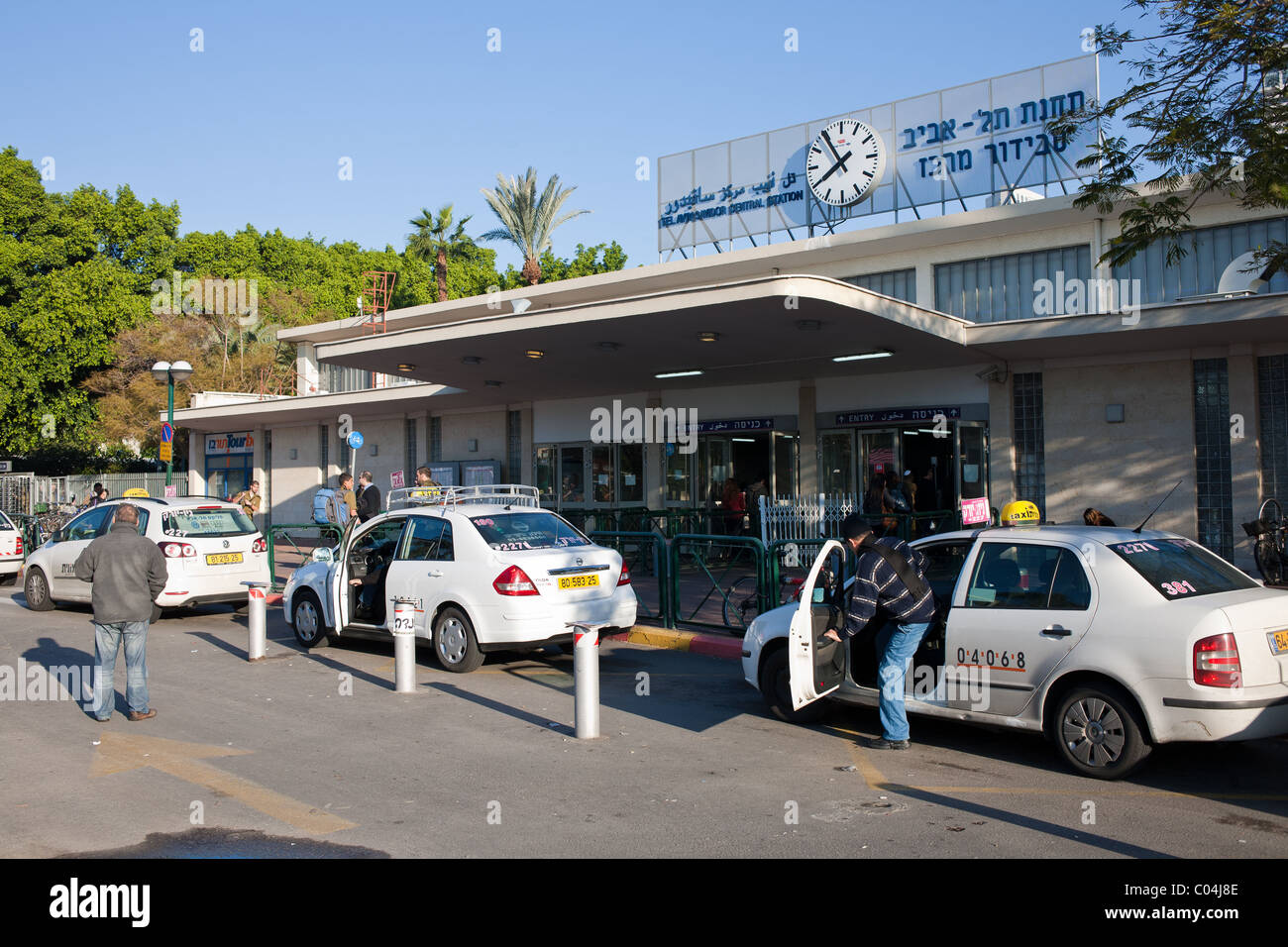 Tel aviv savidor merkaz central station hi-res stock photography and ...