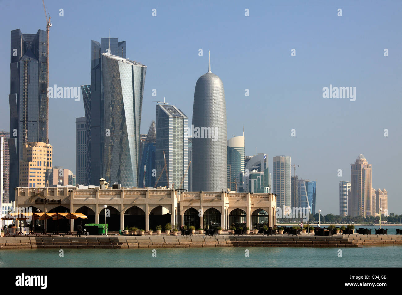Skyline skyscrapers doha qatar hi-res stock photography and images - Alamy