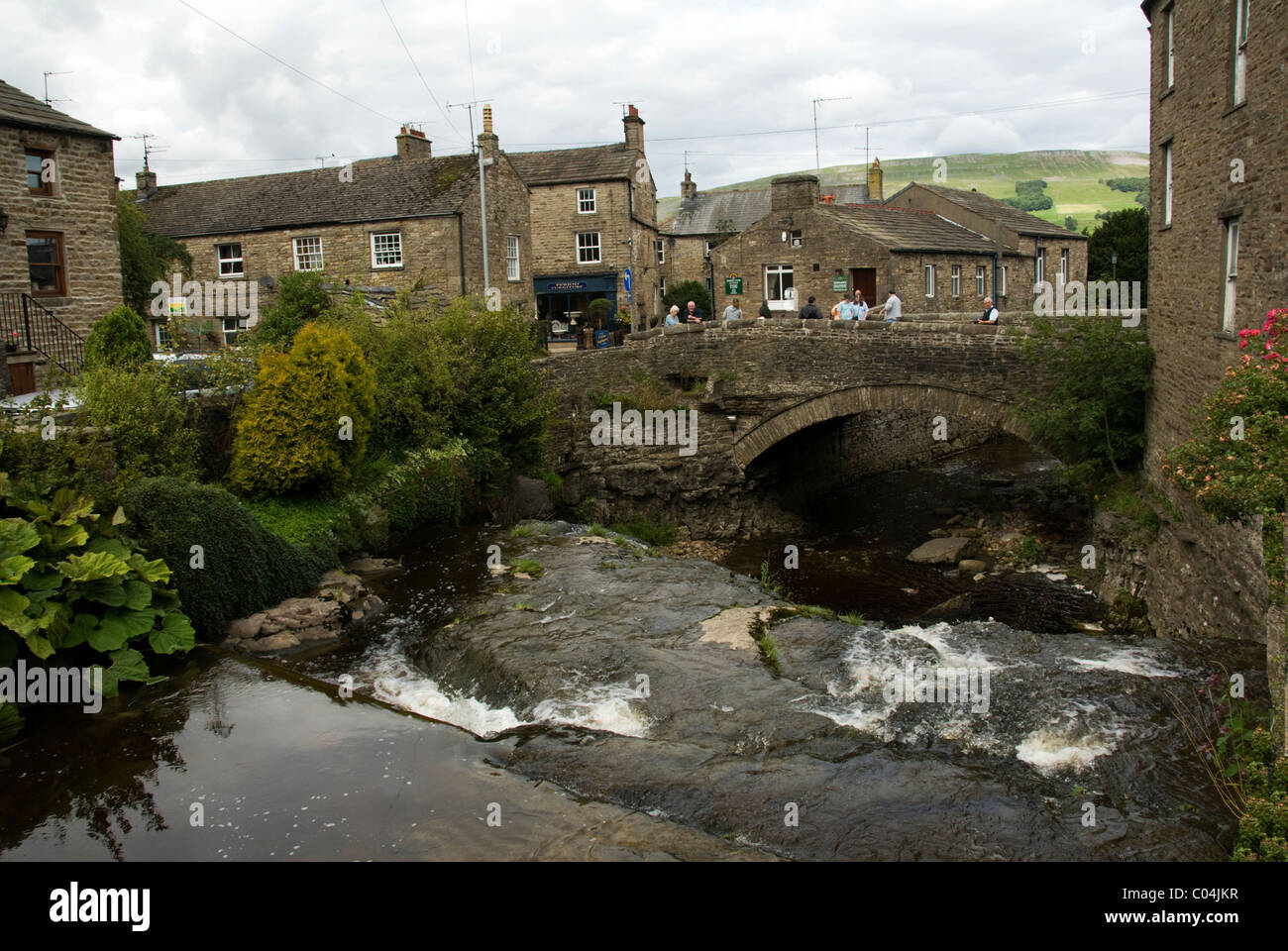 YORKSHIRE; HAWES; THE BRIDGE & RIVER URE WATERFALL Stock Photo - Alamy