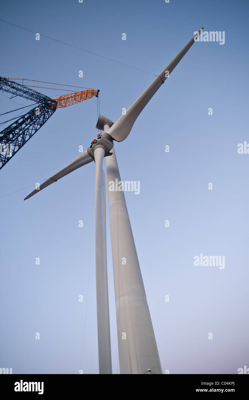 Lifting Wind Turbine Blades into position Stock Photo - Alamy