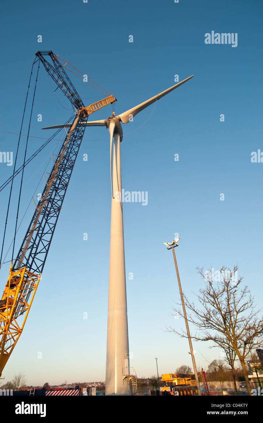 Lifting Wind Turbine Blades into position Stock Photo - Alamy