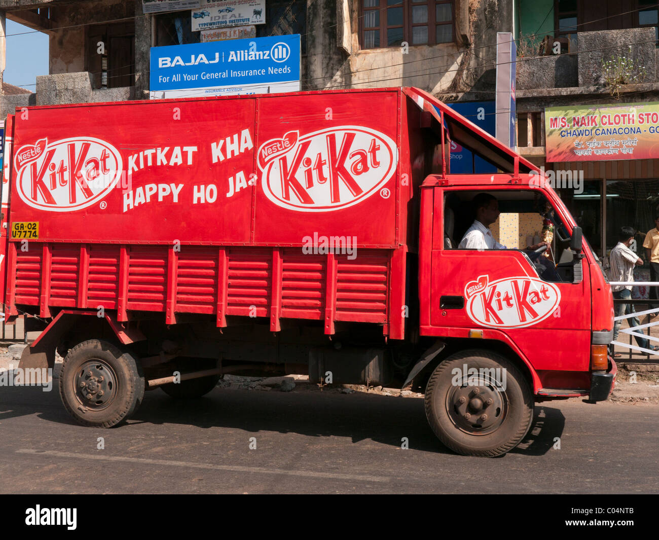Kit kat advert hi-res stock photography and images - Alamy