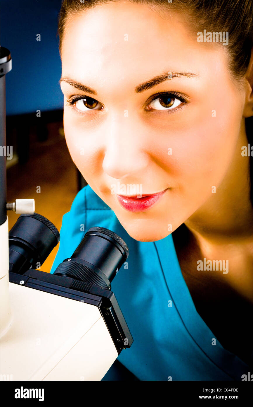 Close-up of histology tech at microscope Stock Photo - Alamy