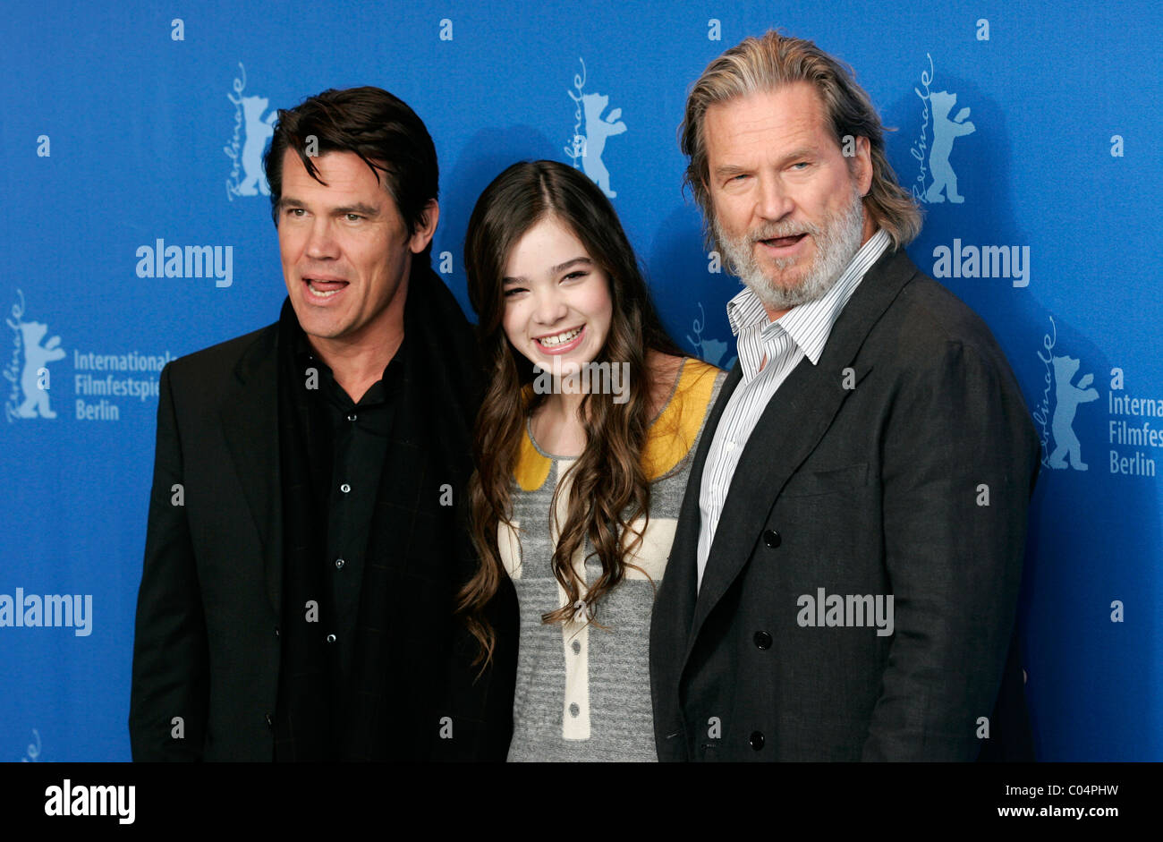 JOSH BROLIN HAILEE STEINFELD JEFF BRIDGES TRUE GRIT PHOTOCALL THE GRAND HYATT BERLIN GERMANY 10 ...