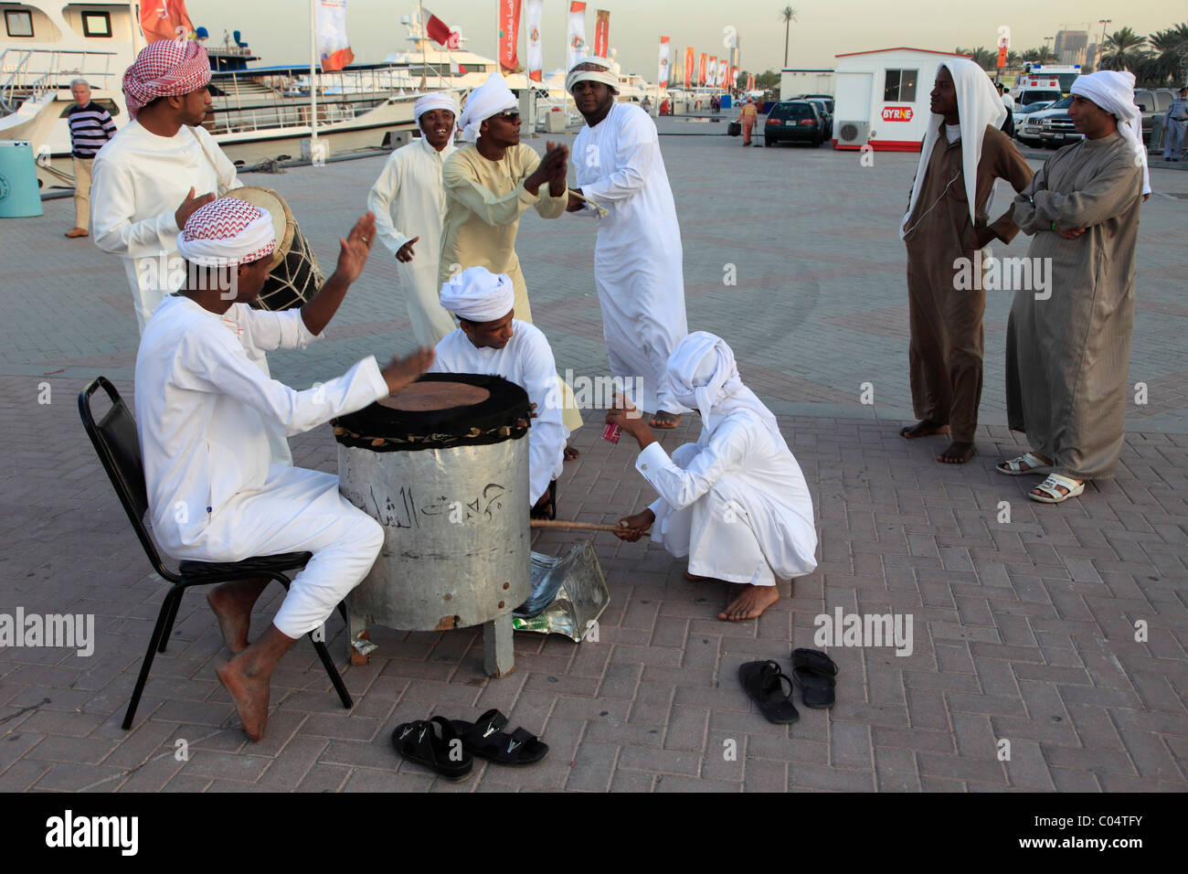 United Arab Emirates, Dubai, dancers, musicians Stock Photo - Alamy