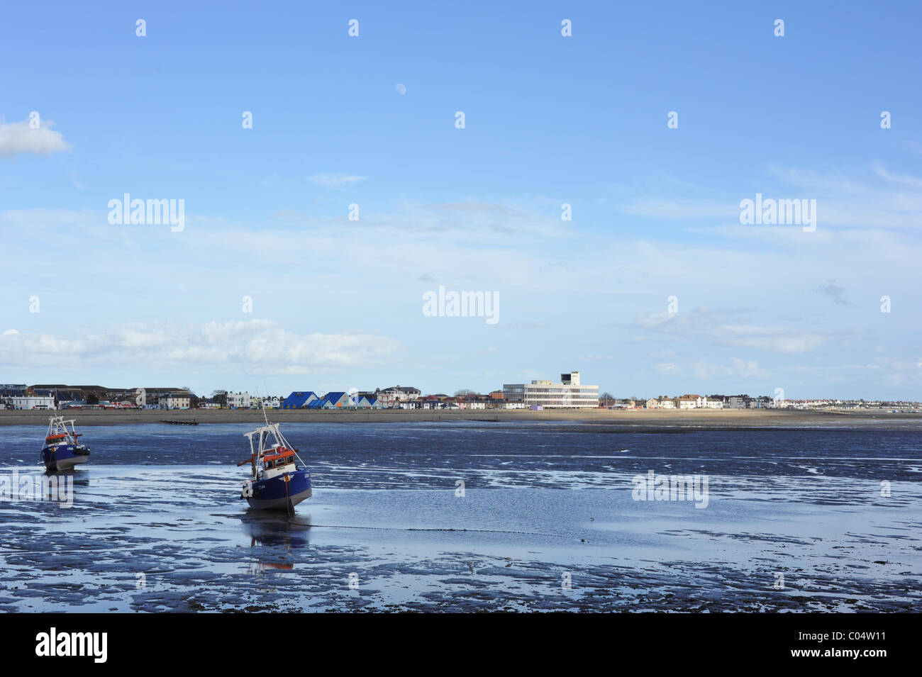 boats on the shore at southend Stock Photo - Alamy