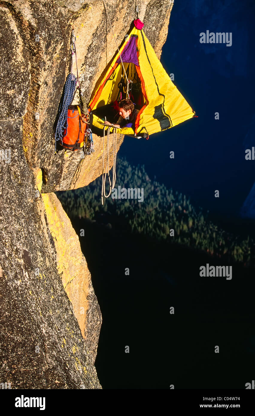Portaledge hi-res stock photography and images - Alamy