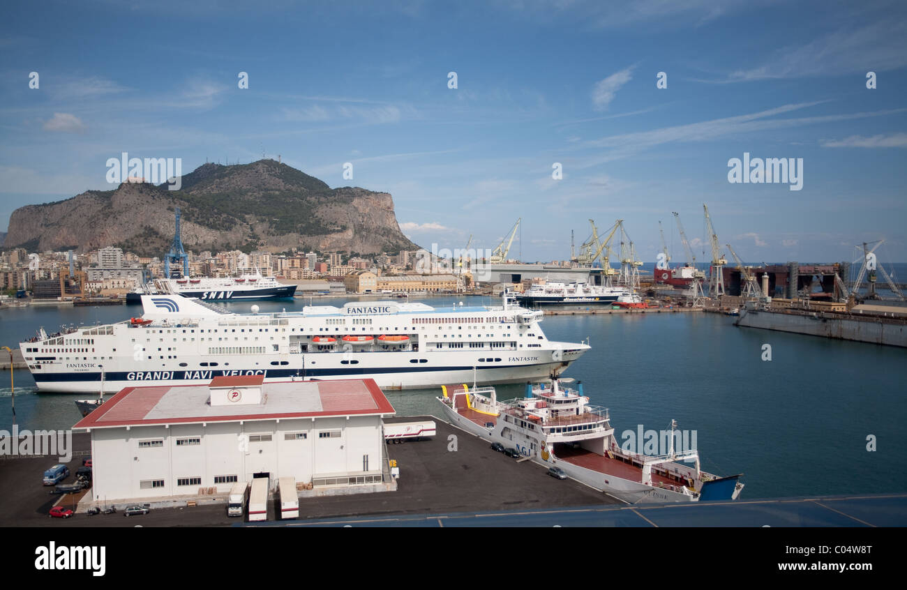 Palermo Harbour and city. Ferry sailing for mainland Stock Photo - Alamy