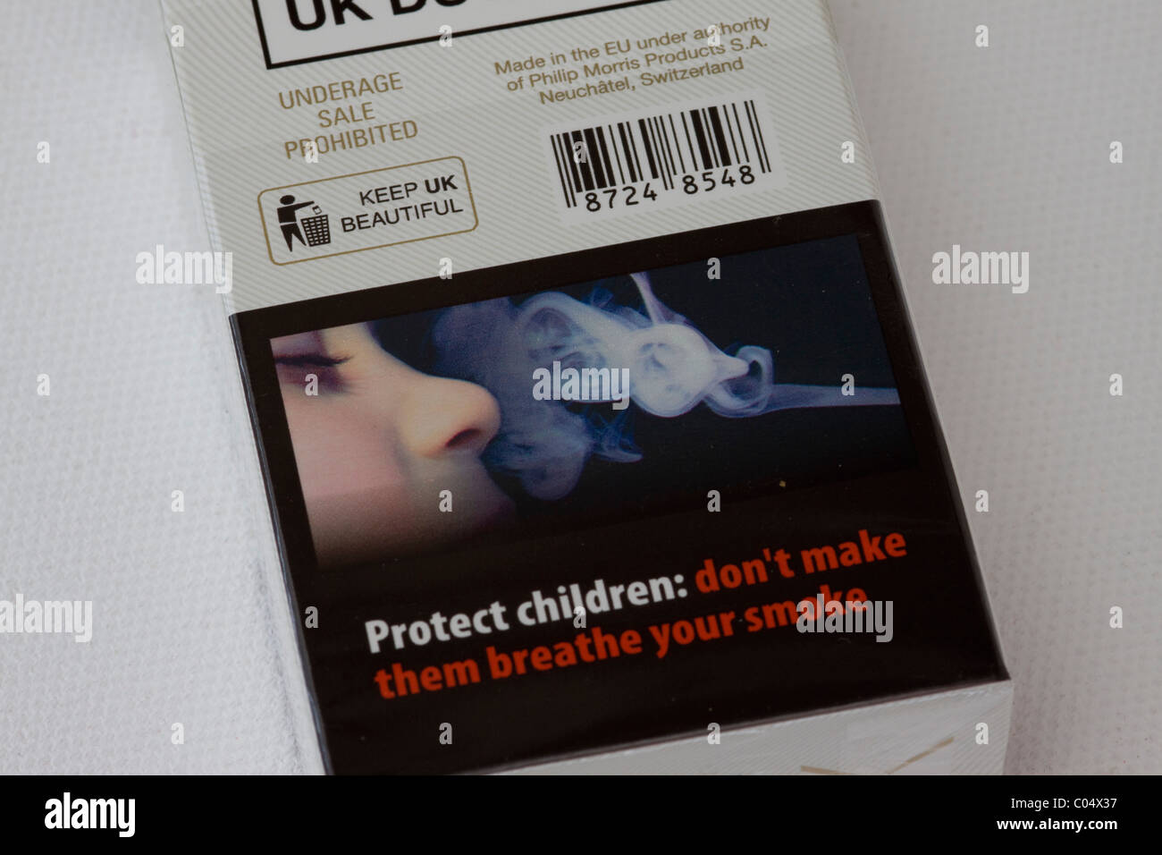 Cigarette packet health warning hi-res stock photography and images - Alamy