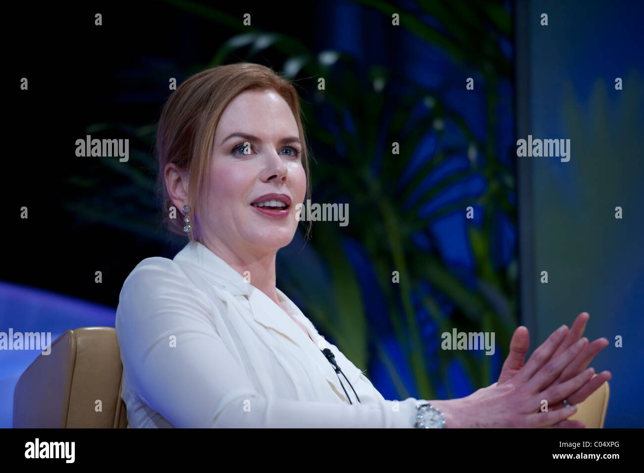 Nicole kidman with the best actress award hi-res stock photography and ...