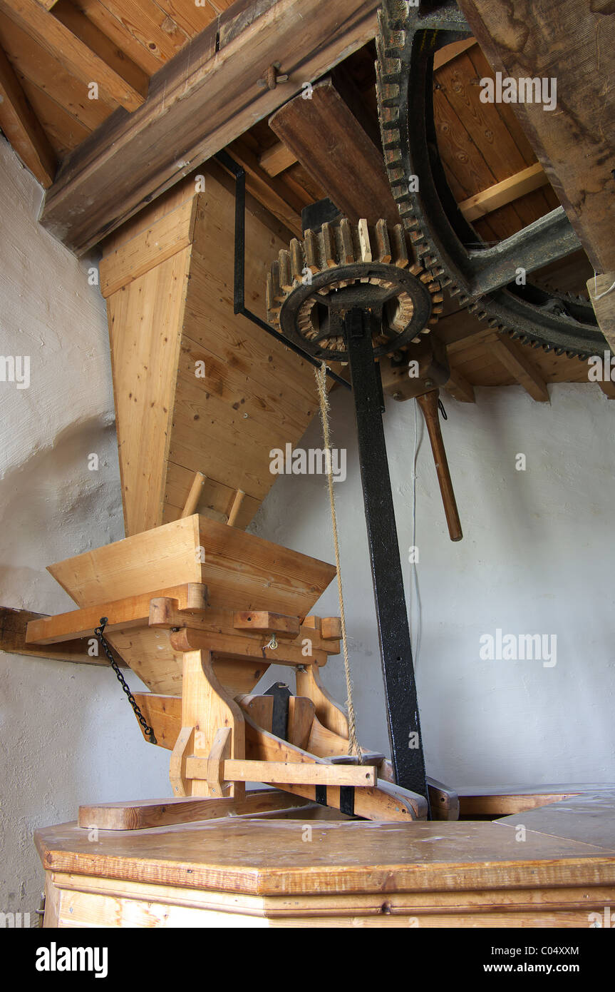 Medieval machinery hi-res stock photography and images - Alamy