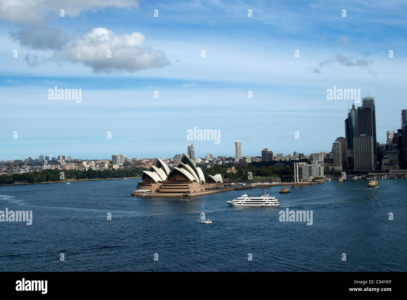 Sydney opera house at sydney harbour hi-res stock photography and ...