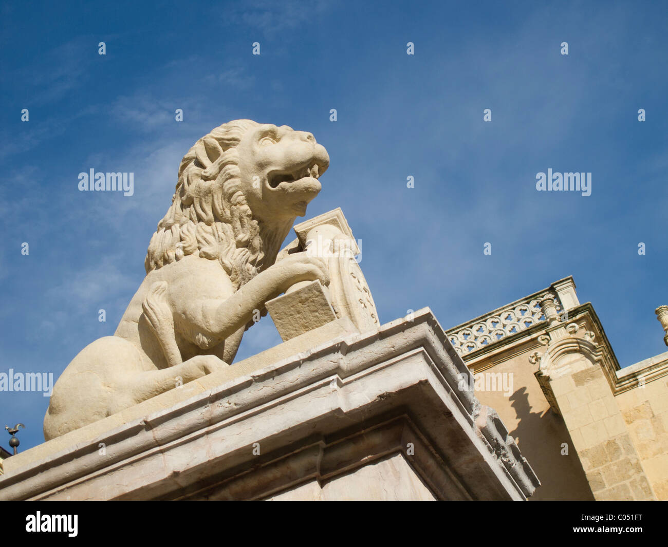 Statue lion in leon spain hi-res stock photography and images - Alamy