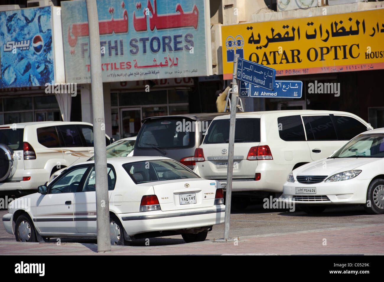 Cars and shops in Doha, Qatar Stock Photo - Alamy