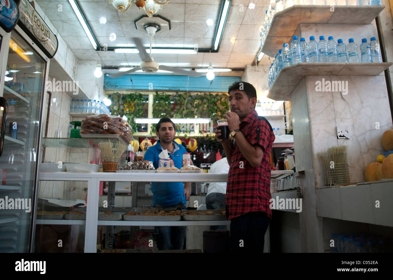 Inside a juice shop in the Kurdish city of Duhok in Northern Iraq Stock ...