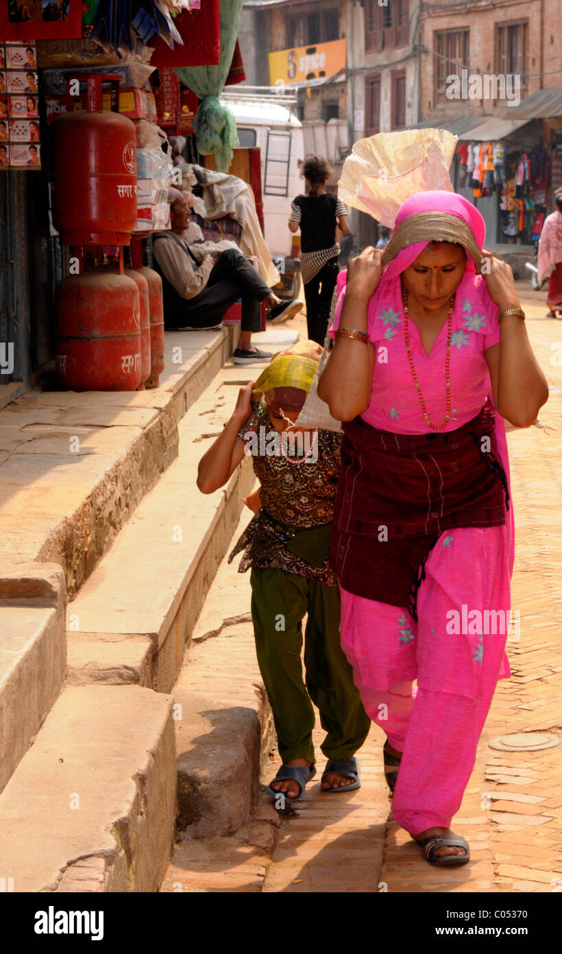gurkha women and child carrying heavy load, peoples lives ( the nepalis ...