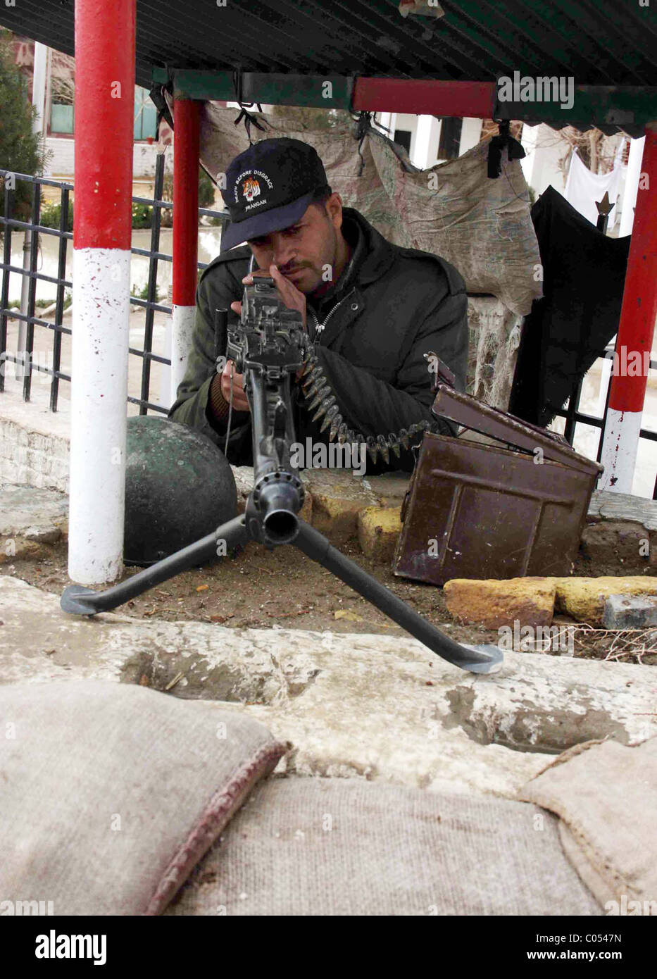 Army official stands alert to avoid any untoward incident at check-post ...