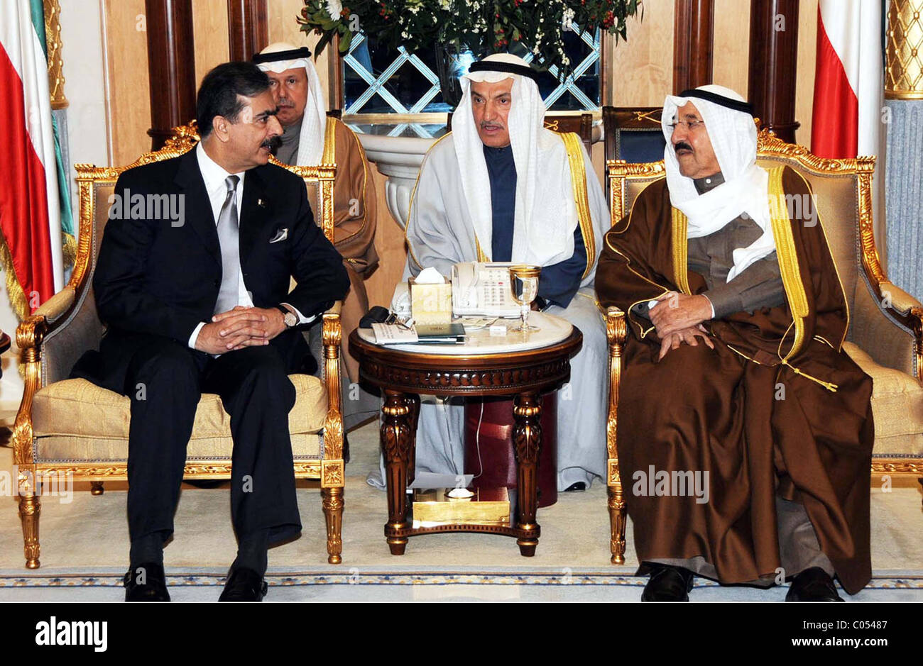 Prime Minister, Syed Yousuf Raza Gilani exchanges views with Sheikh ...