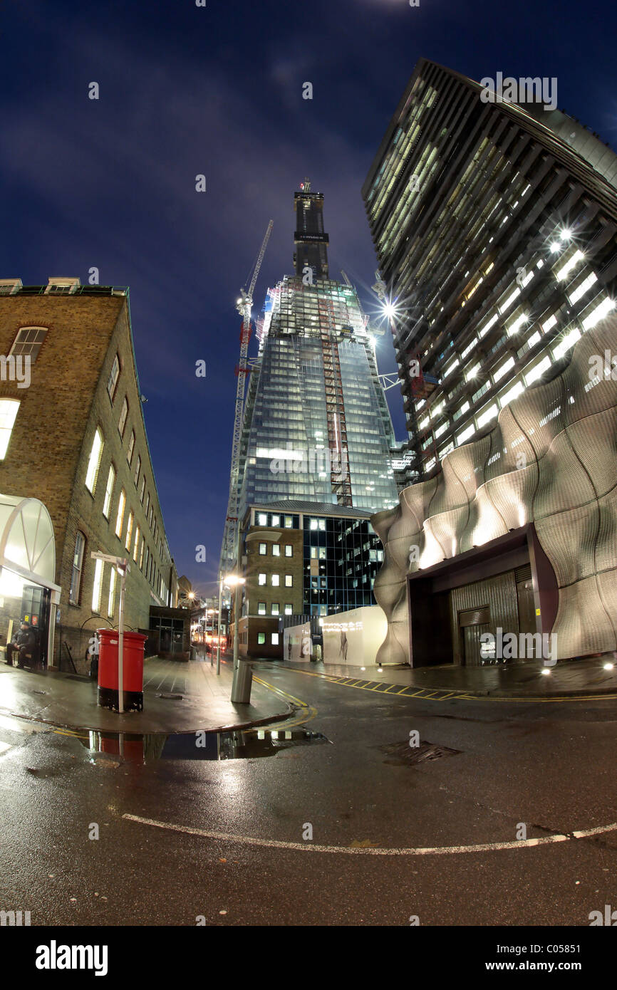 Night work on the London Shard Stock Photo - Alamy