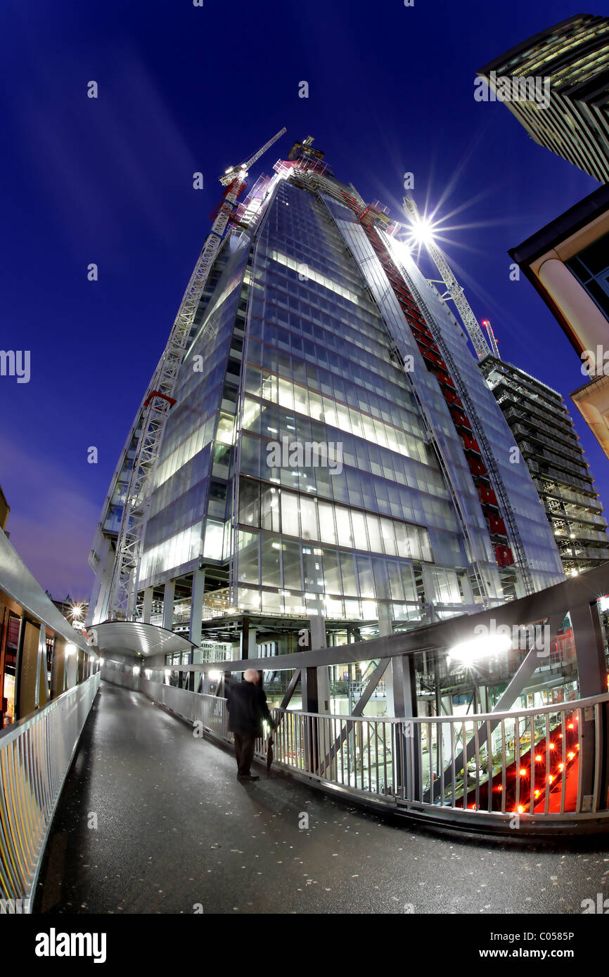 Night work on the London Shard Stock Photo - Alamy
