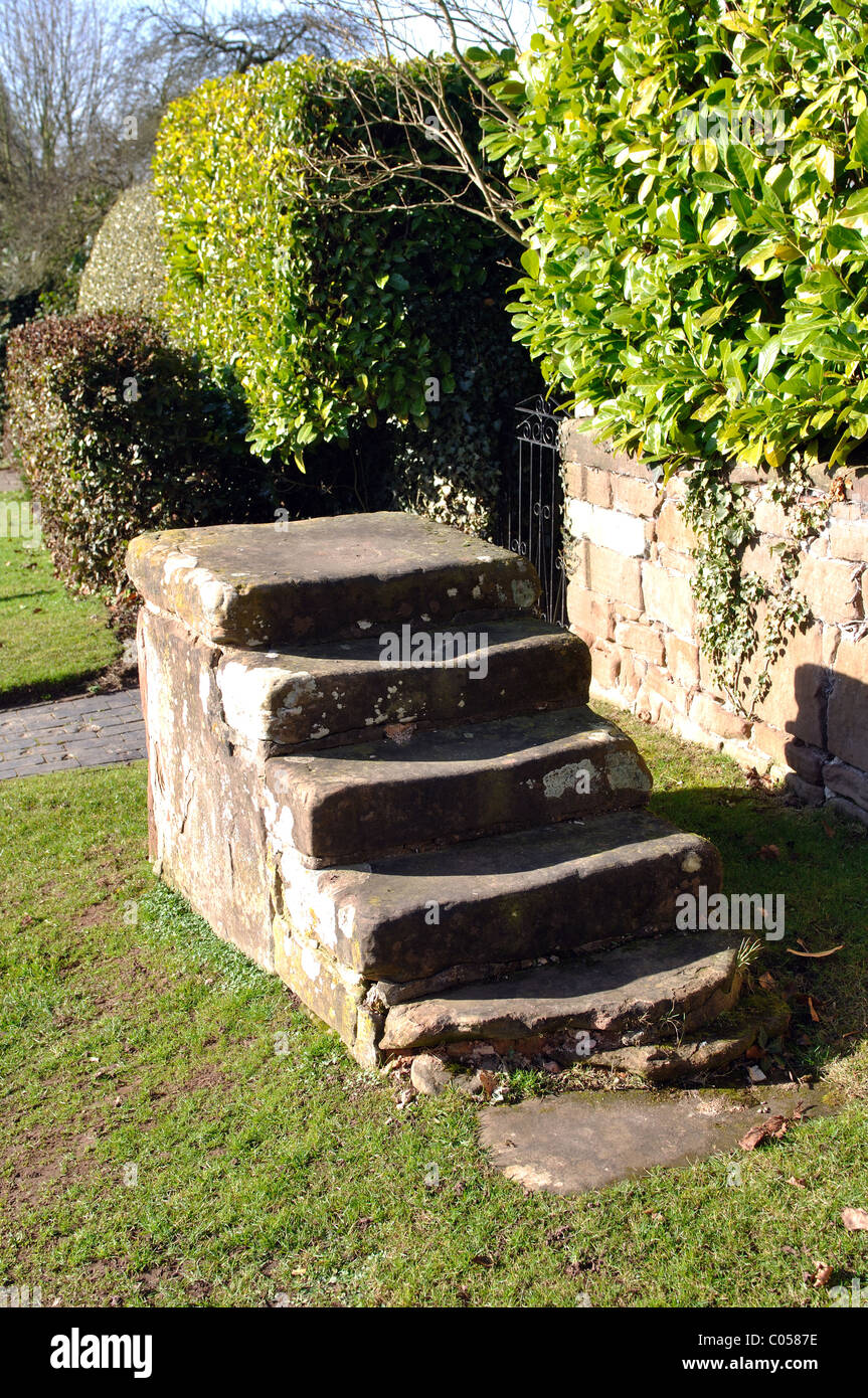 Horse mounting steps hi-res stock photography and images - Alamy