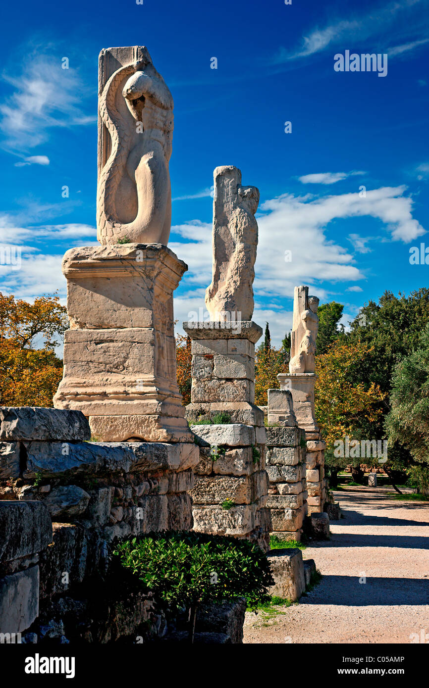 Statues of giants hi-res stock photography and images - Alamy