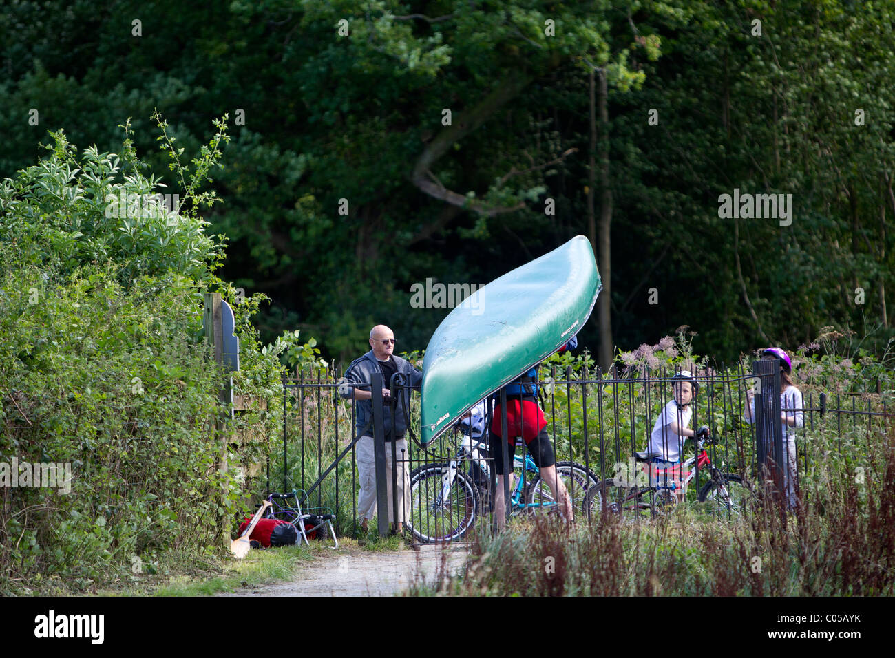 Carrying canoe hi-res stock photography and images - Alamy