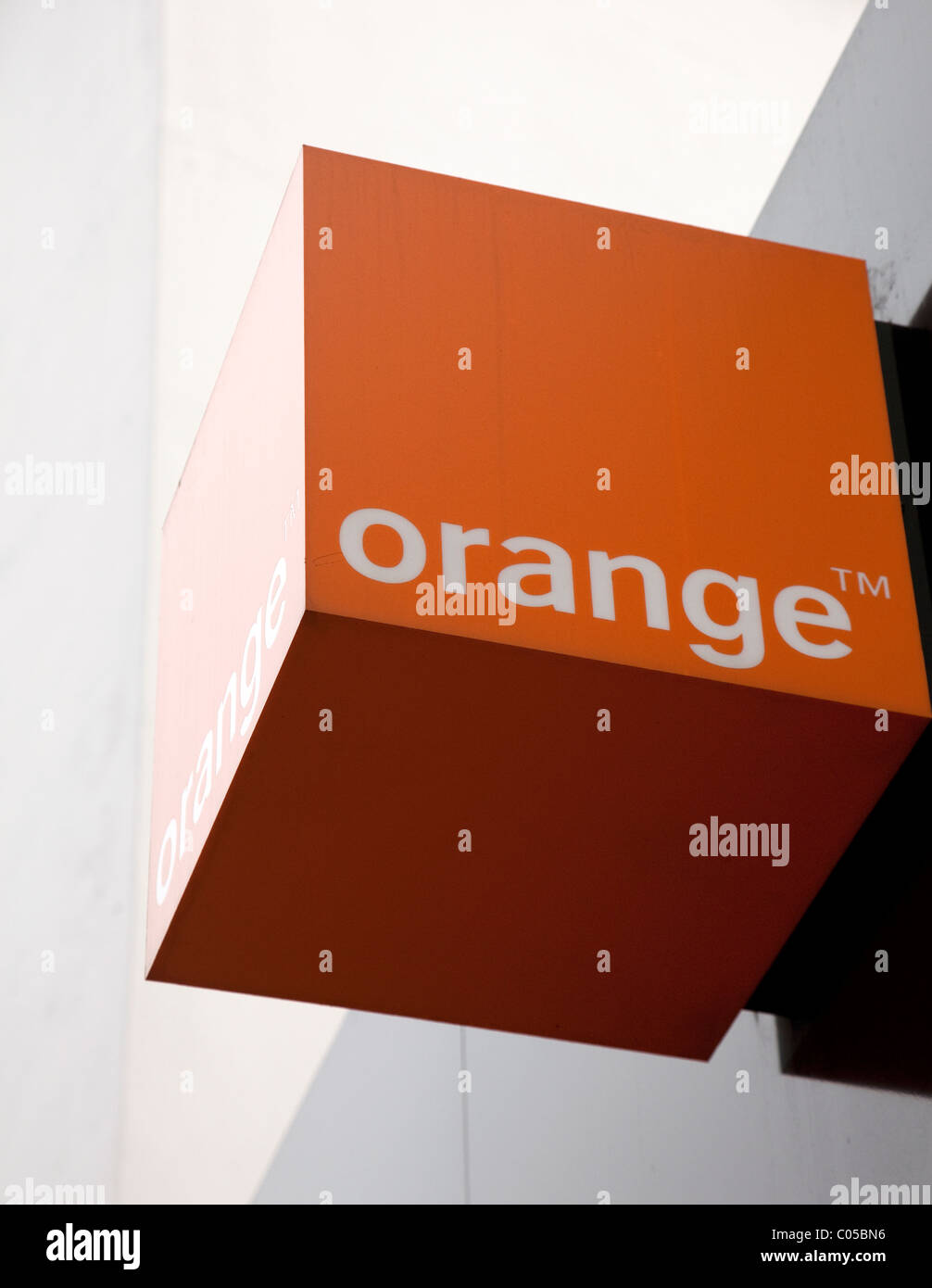 Orange mobile phone logo on London store Stock Photo - Alamy