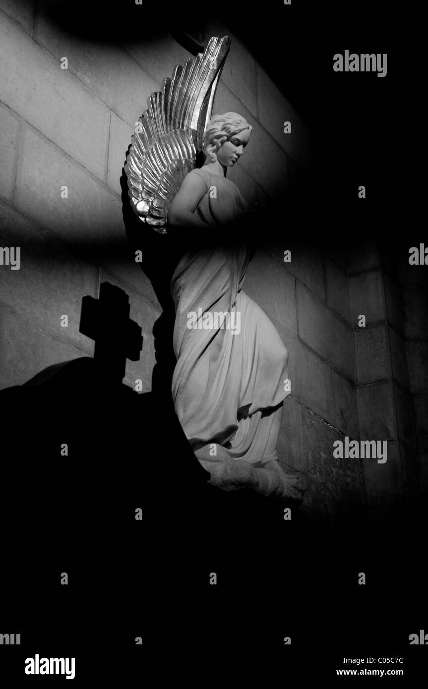 Angel wings statue hi-res stock photography and images - Alamy