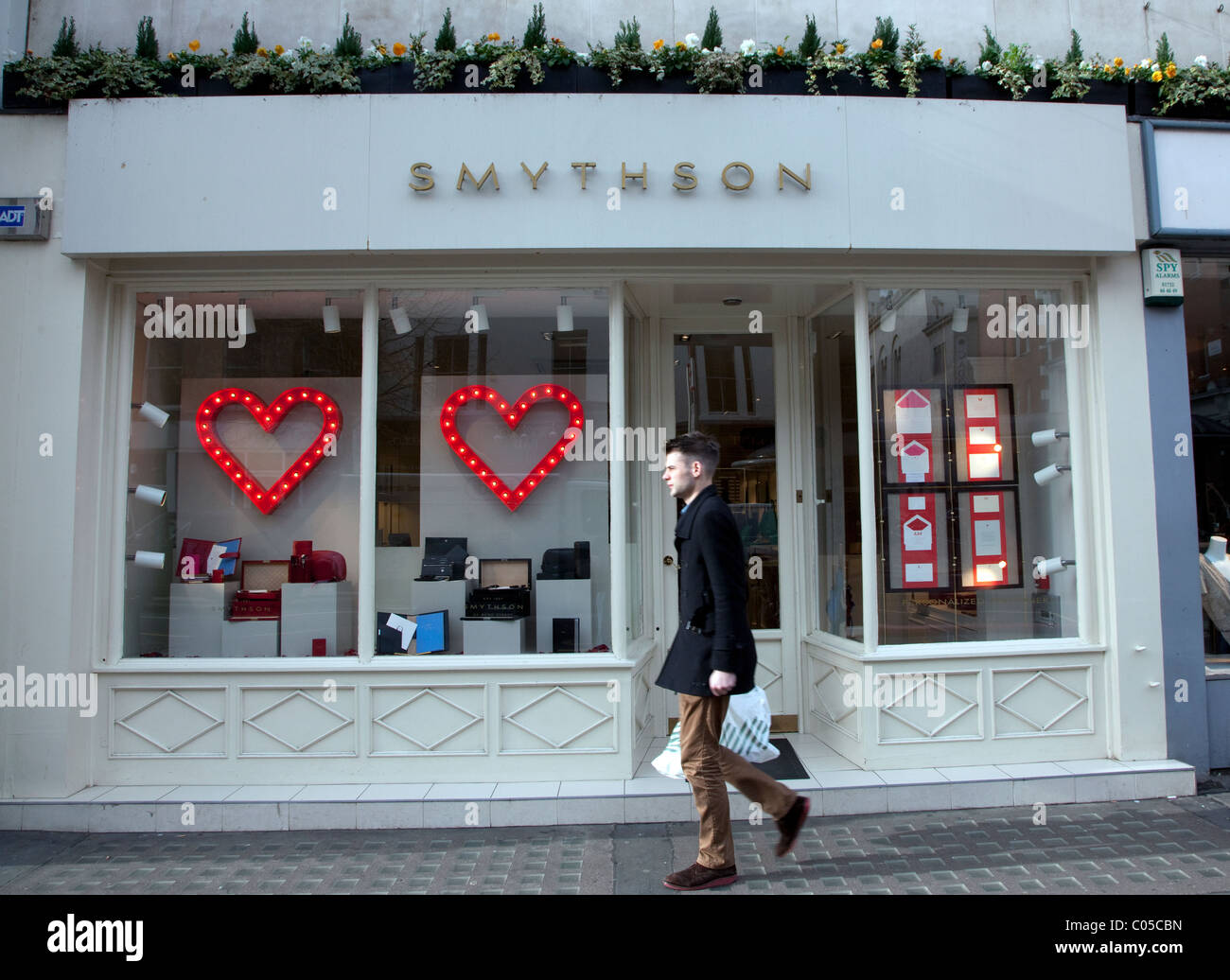 Branch of Smythson stationers, Sloane Street, London Stock Photo - Alamy