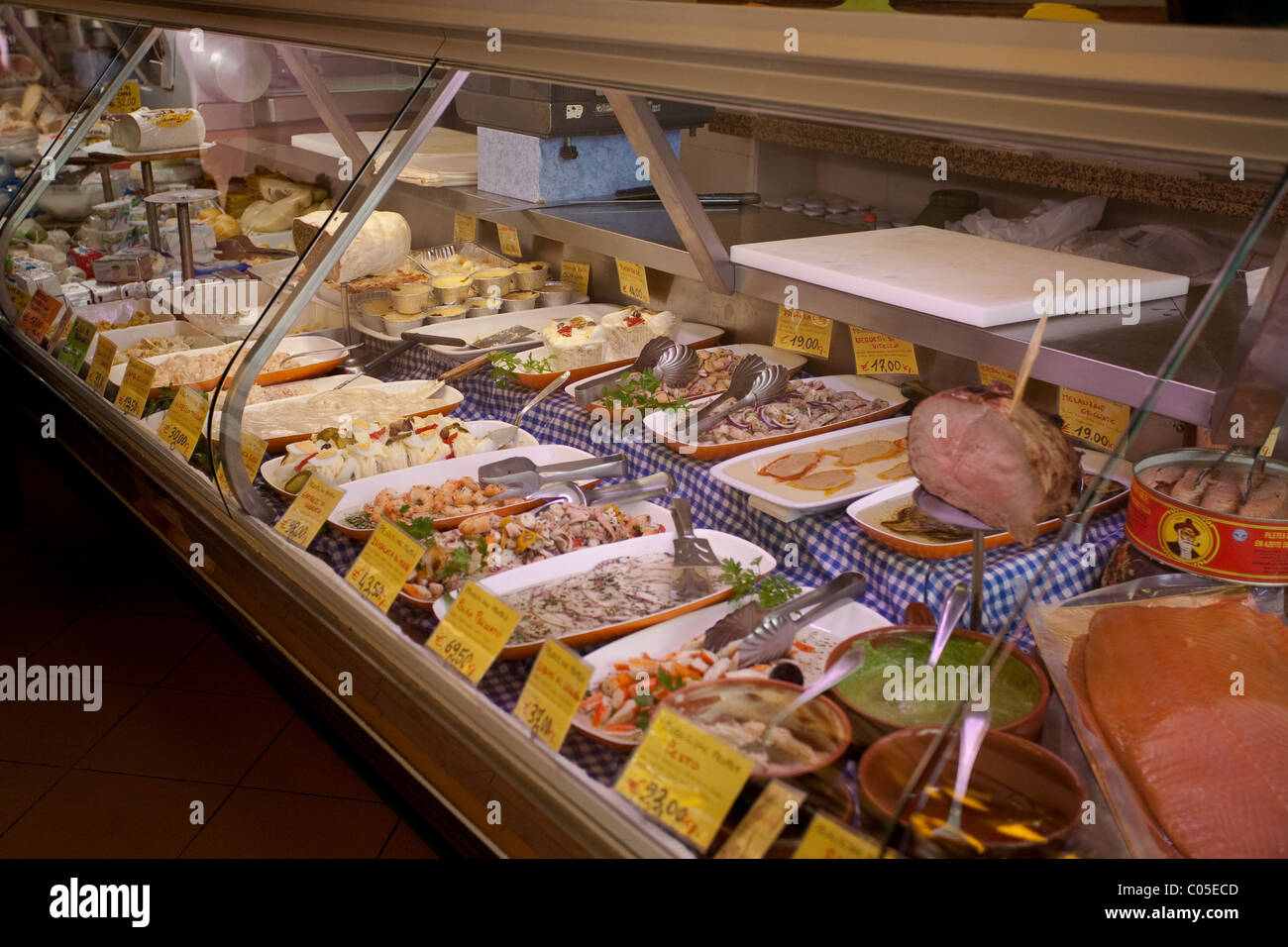 Deli counters hi-res stock photography and images - Alamy
