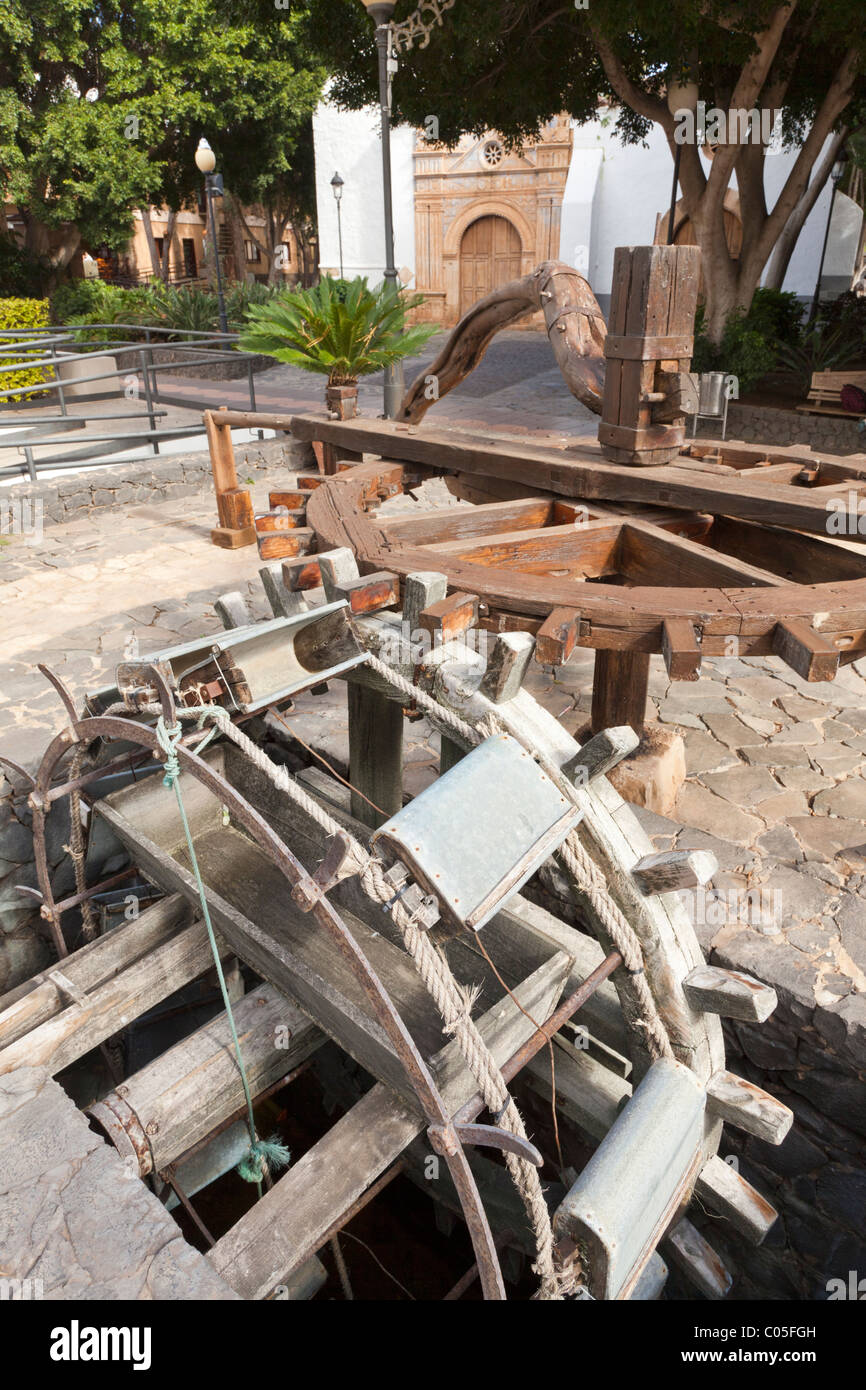 Donkey wheel hi-res stock photography and images - Alamy