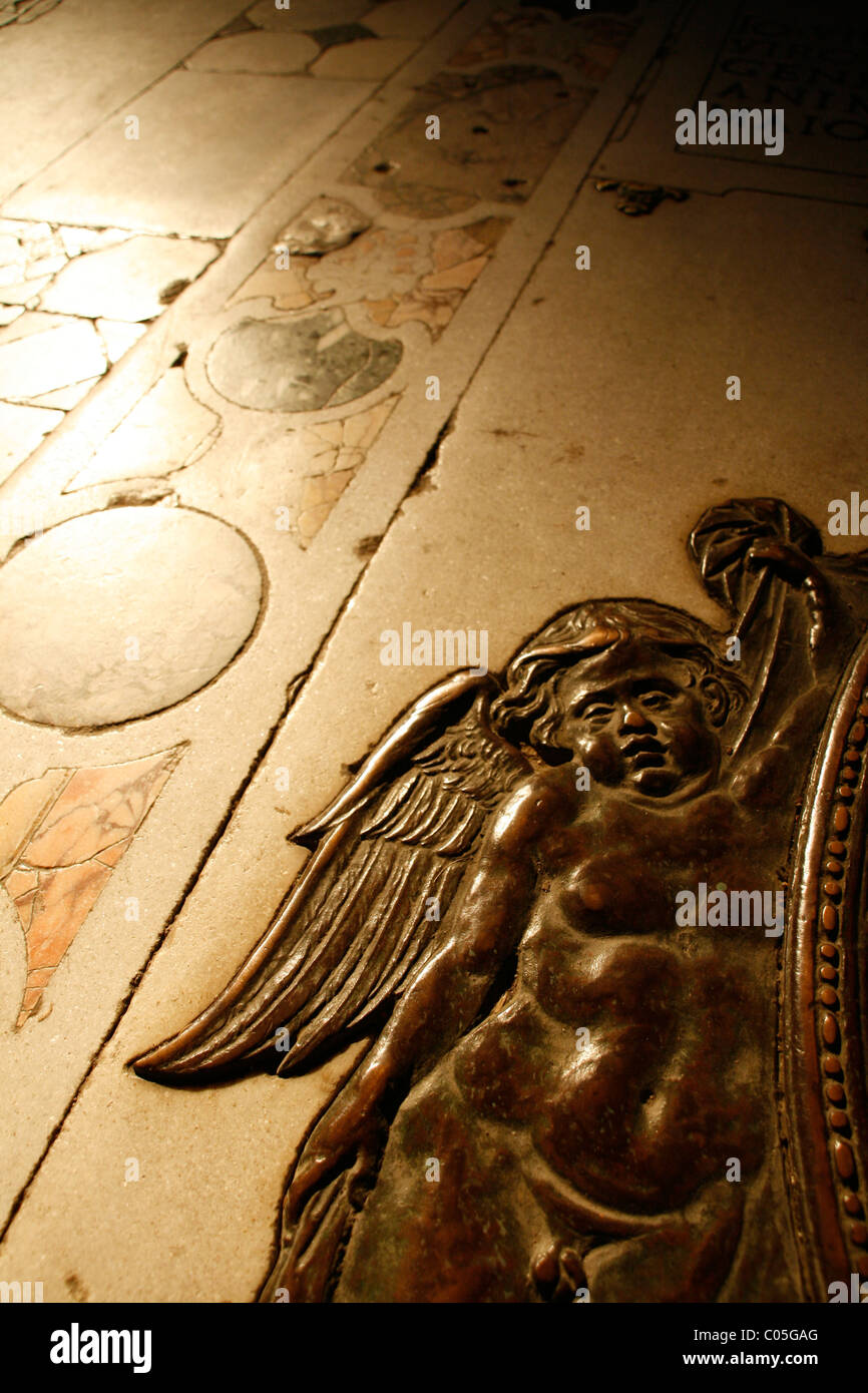 Tomb and brass plate hi-res stock photography and images - Alamy