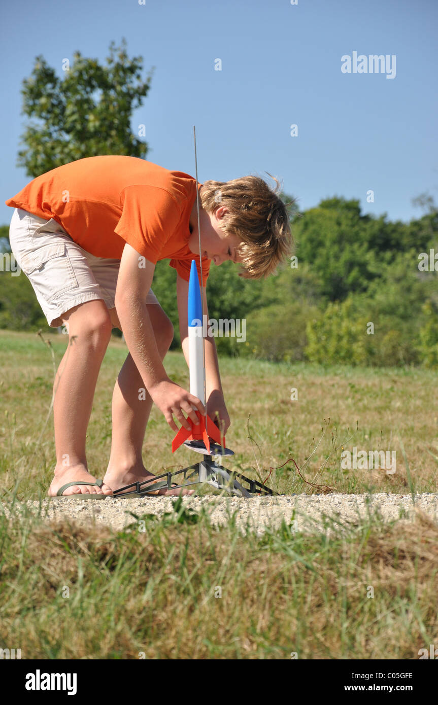 Child model rocket hi-res stock photography and images - Alamy