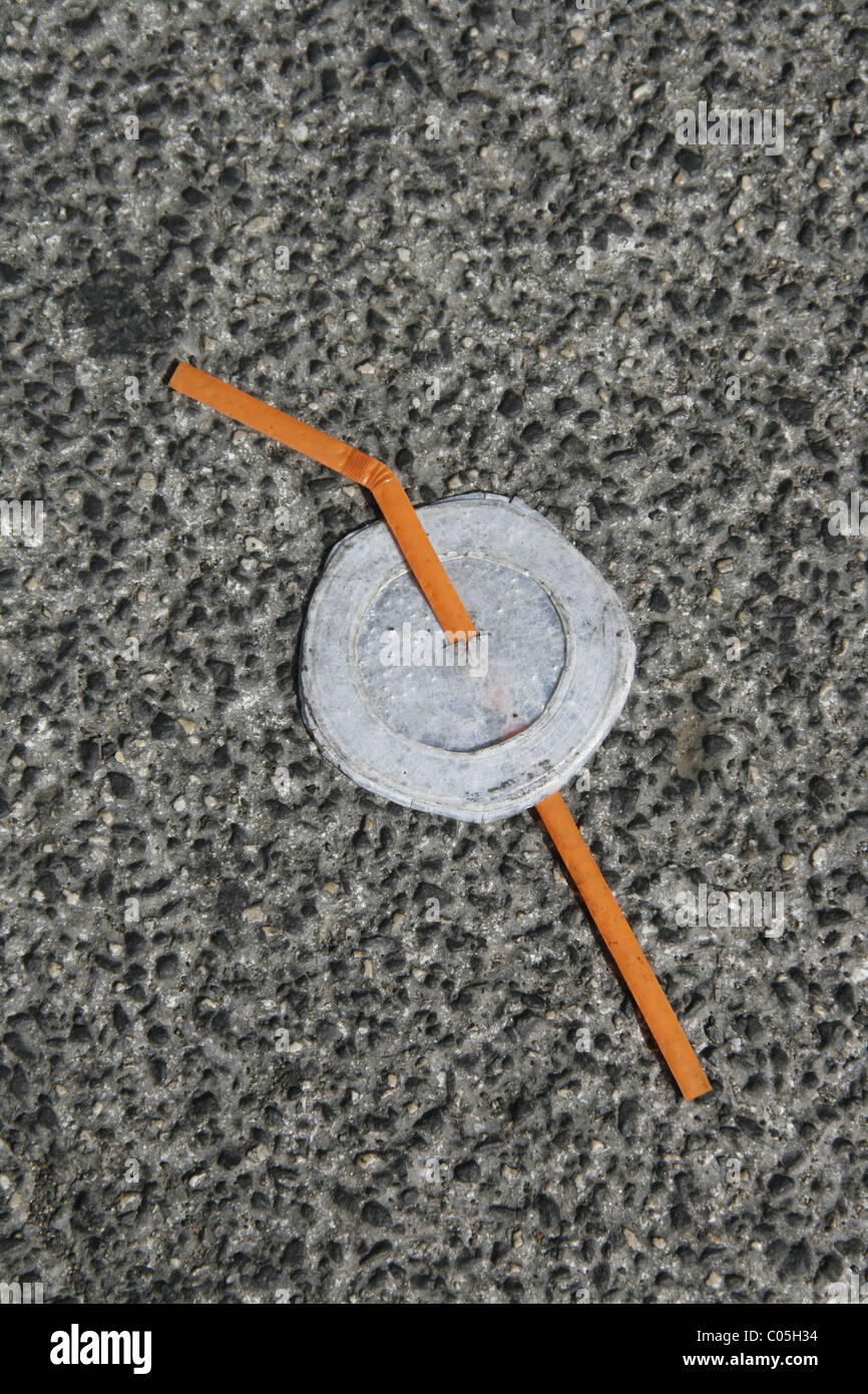 fast food soft drink container cup on street road Stock Photo - Alamy