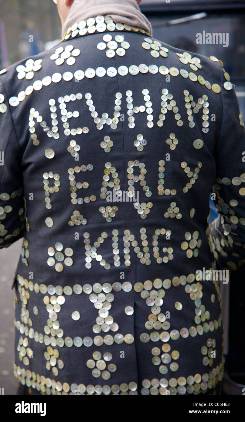 Traditional cockney costume hi-res stock photography and images - Alamy