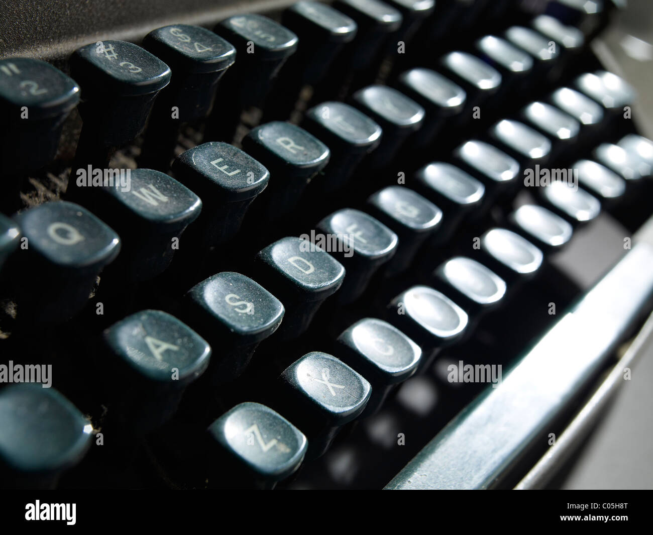 Dusty typewriter hi-res stock photography and images - Alamy
