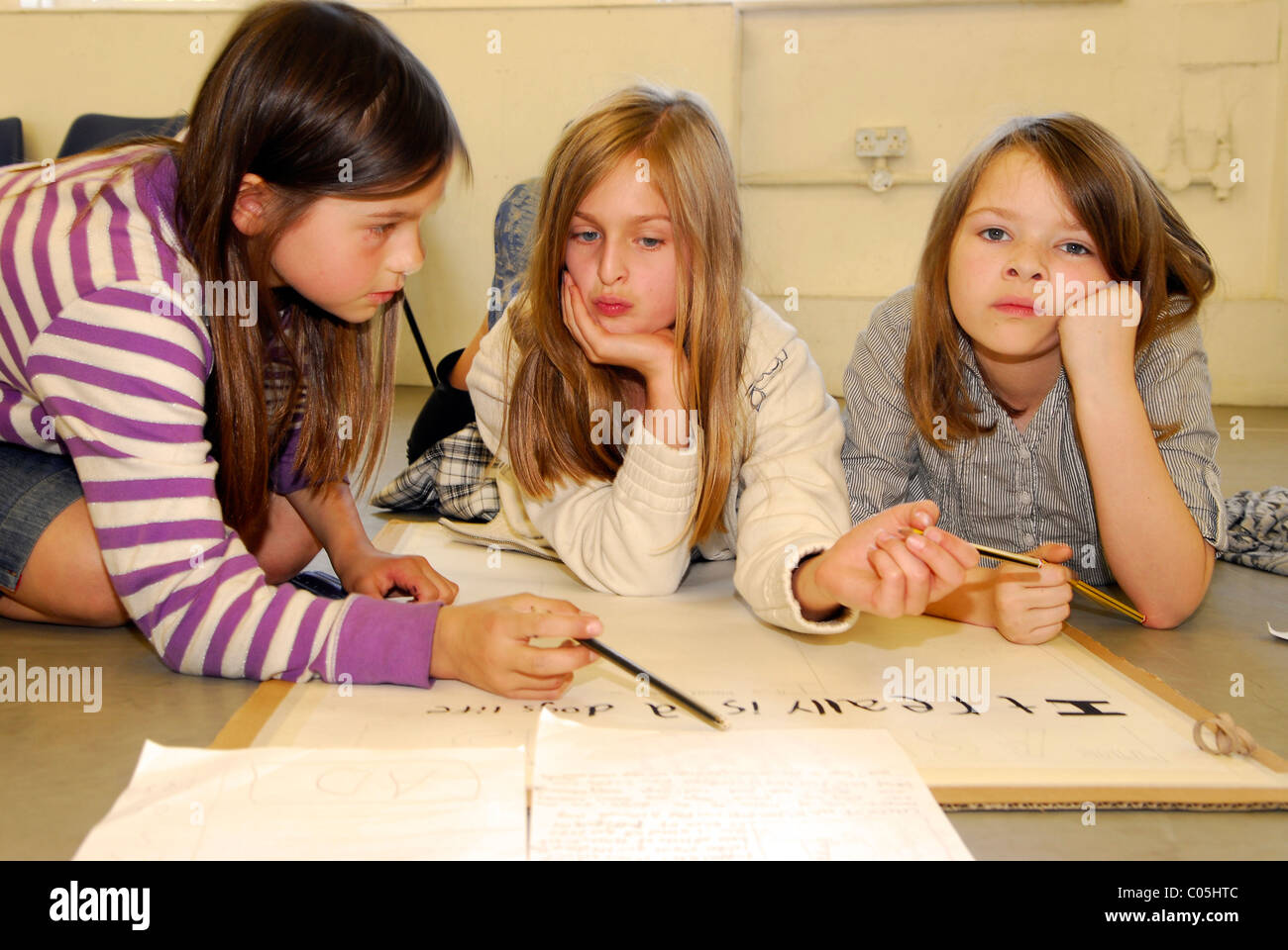 Young people at a creative & theatre workshop which aims to develop the ...