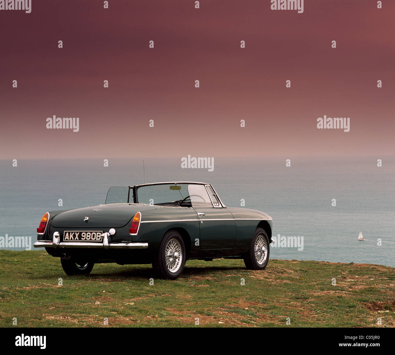 MGB Roadster, 1965 (earlier model with pull handle Stock Photo - Alamy